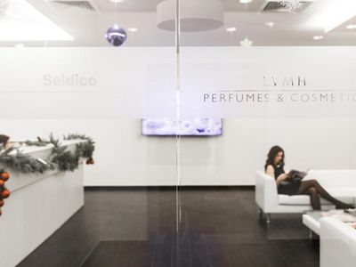 LVMH P&C 채용 | E Business ( Logistics ) Coordinator - 슈퍼루키